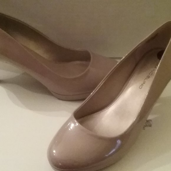 Bandolino | Shoes | Bandolina Natural Color Pumps W Platform | Poshmark